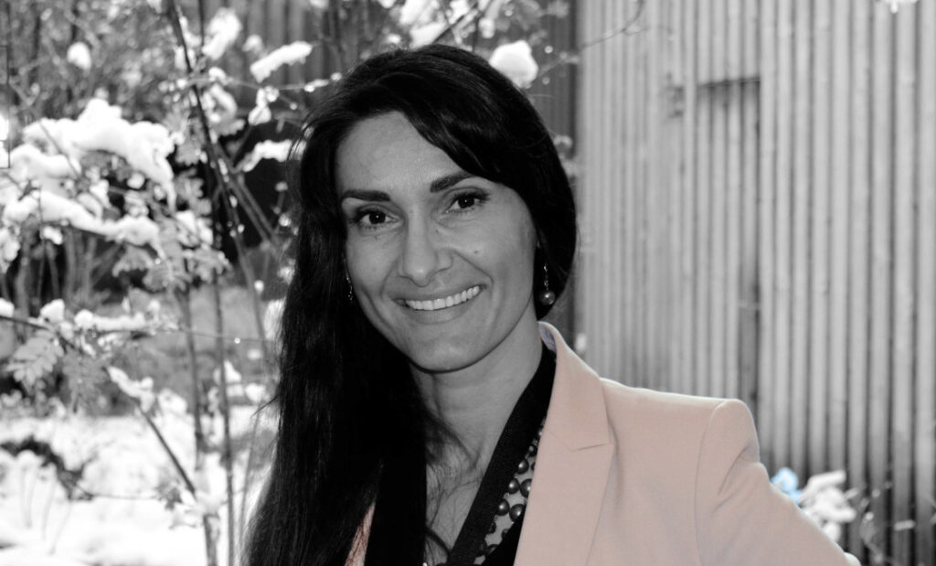 MILA POPOVIC: «There Is No Difference Between an Addict and a ...